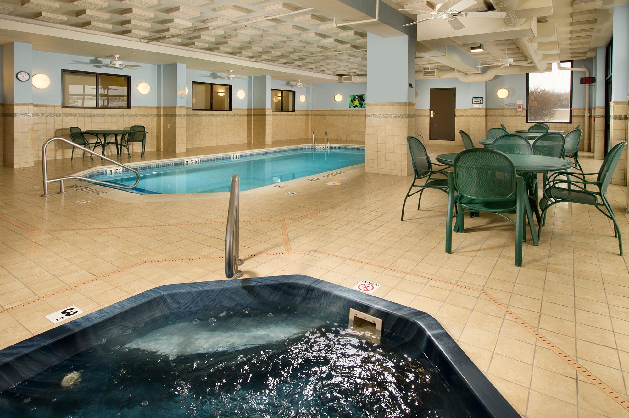 Drury Inn & Suites St. Louis St. Peters - Drury Hotels