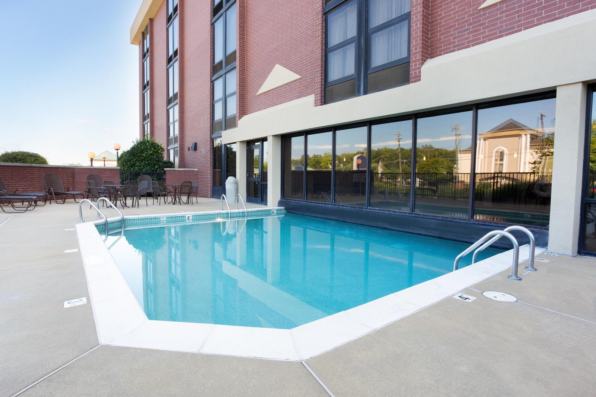 Drury Inn & Suites Greensboro - Drury Hotels